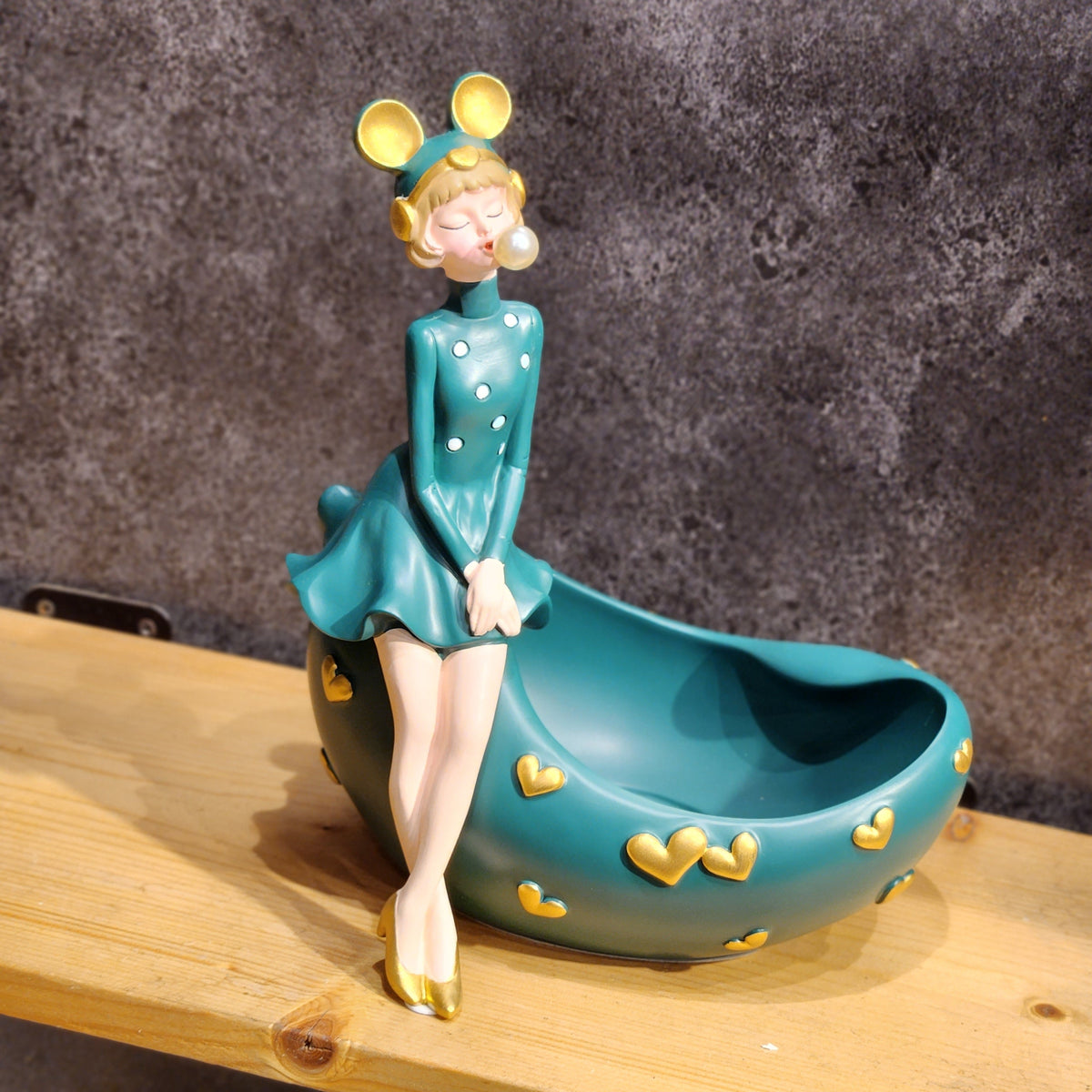 YOUNG BELLA– MADERA